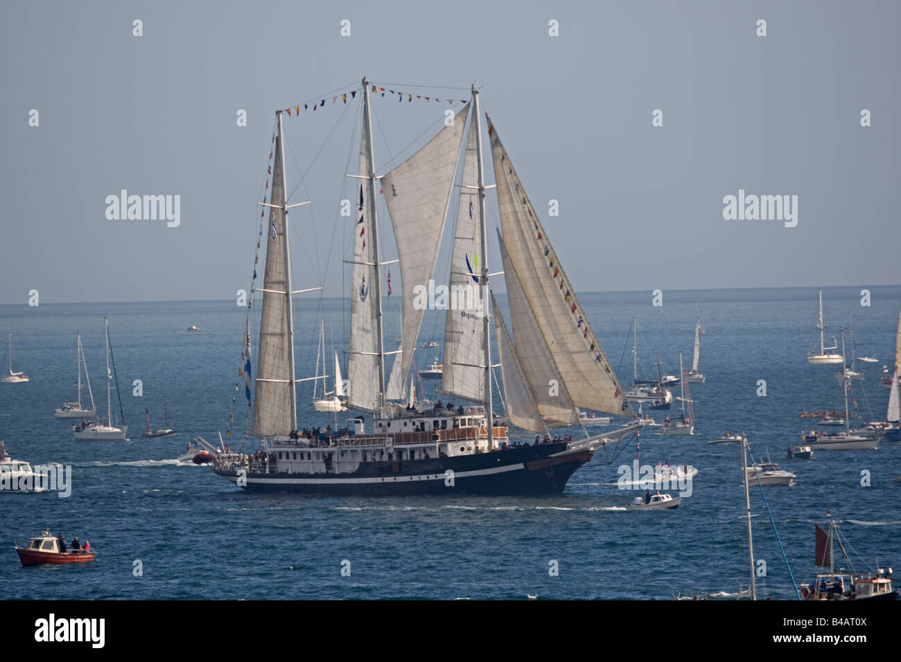Three masted ships hi-res stock photography and images - Alamy