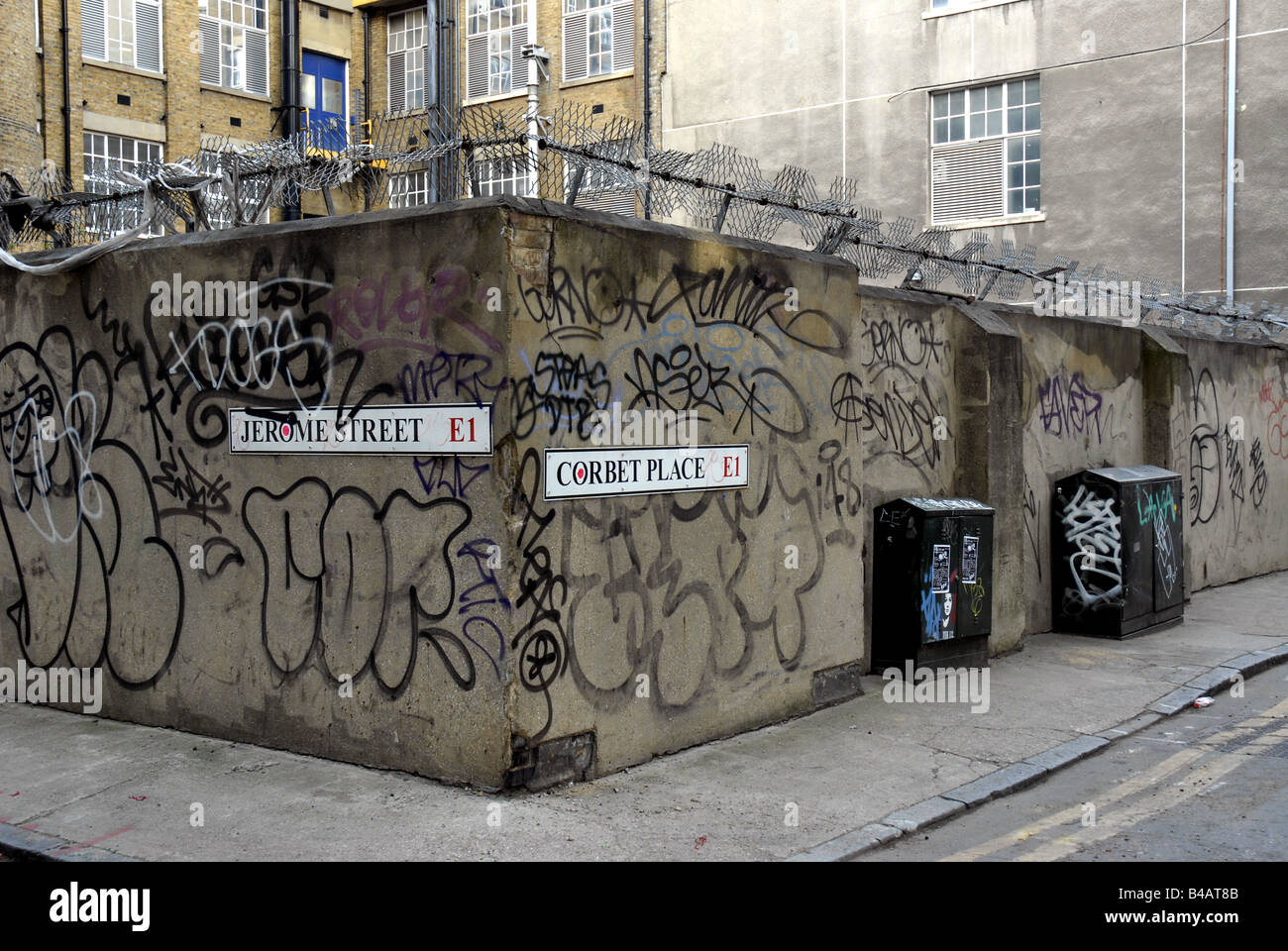 Graffitt On Walls In The City Of London Stock Photo - Alamy