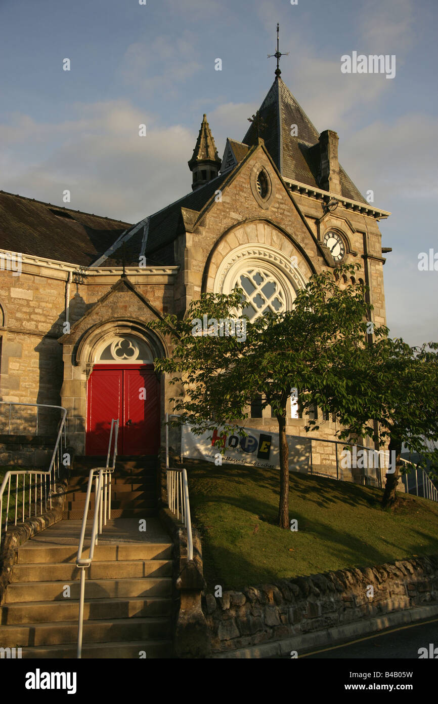 The town of Pitlochry, Scotland. The Pitlochry Church of Scotland and ...