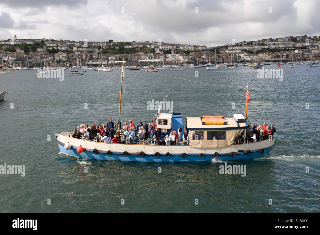 Crowded boat hi-res stock photography and images - Alamy