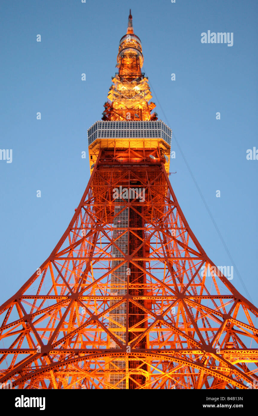 Tokyo Tower in Japan at dusk in the Shiba-koen district of Minato (Tōkyō tawā Stock Photo - Alamy
