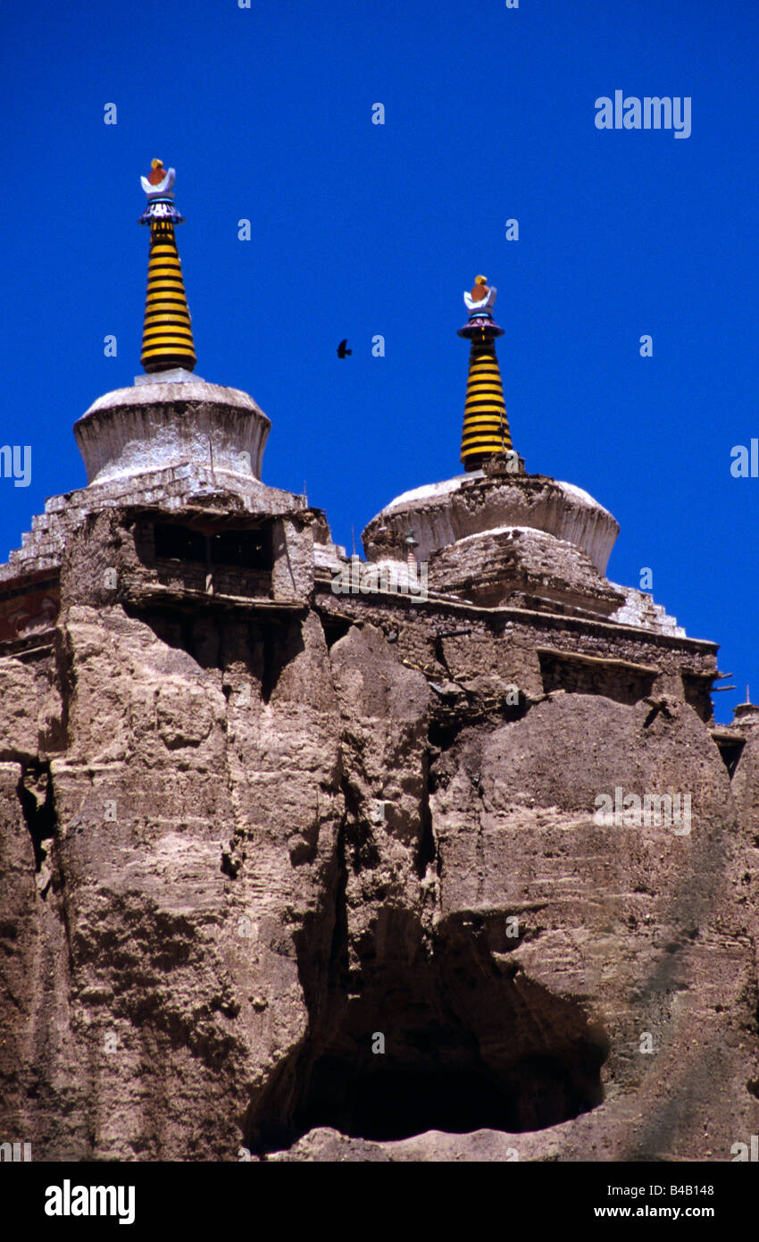 tibet ladakh monastery stupa chorten cliff Stock Photo - Alamy