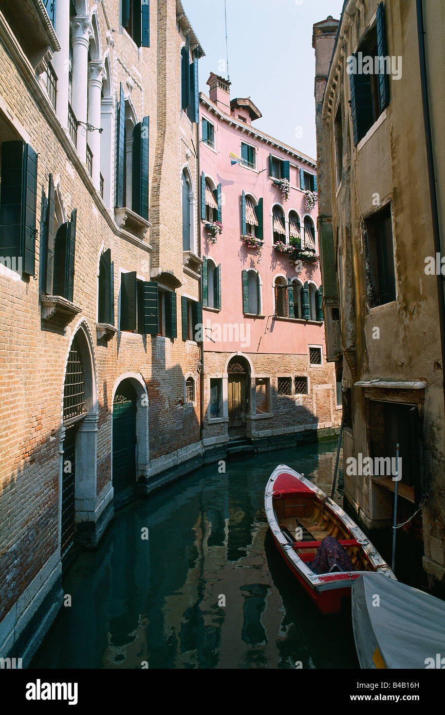 Italy Venice Channels residential buildings Stock Photo - Alamy