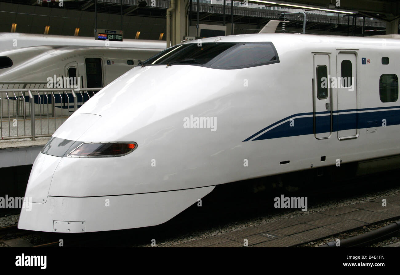 Sleek trains hi-res stock photography and images - Alamy