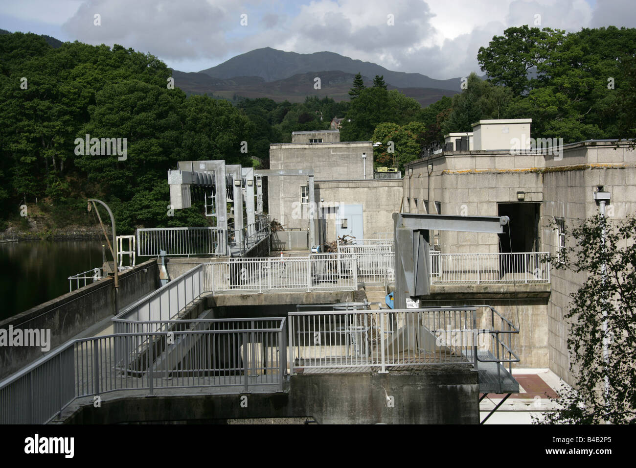 The town of Pitlochry, Scotland. The Pitlochry Hydro Electric dam is ...