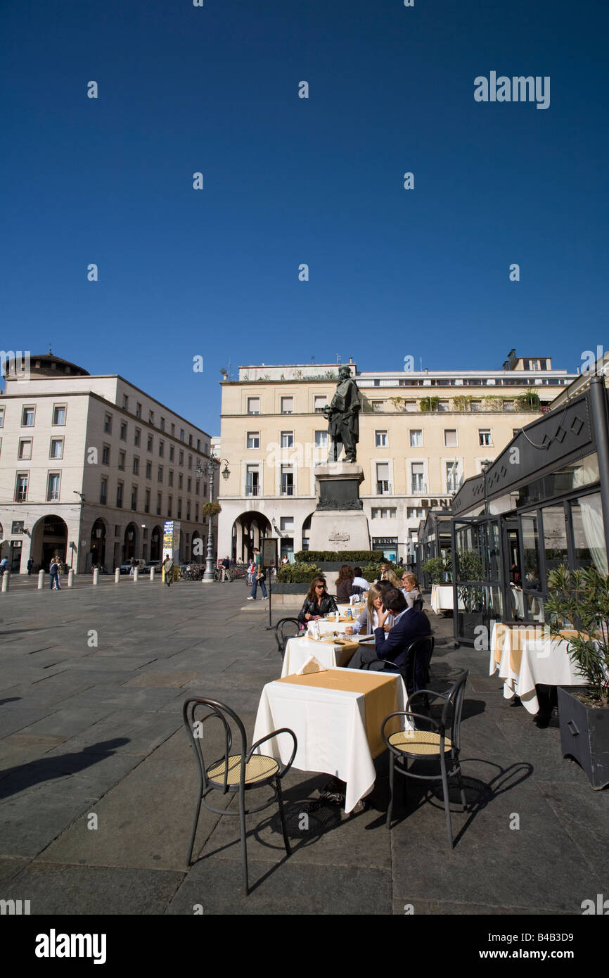 Having bar hi-res stock photography and images - Alamy