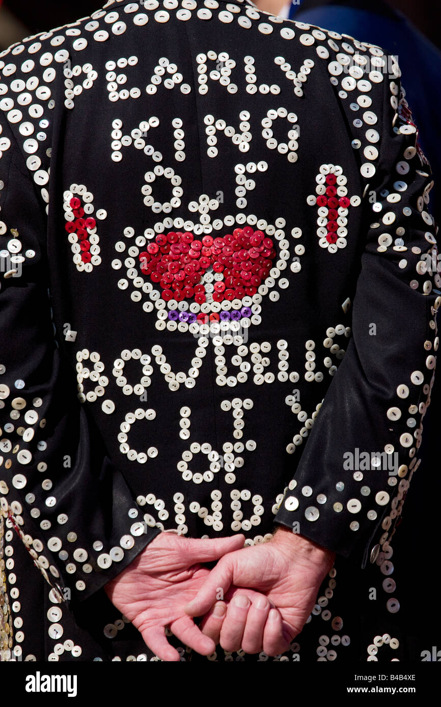 Traditional cockney costume hi-res stock photography and images - Alamy