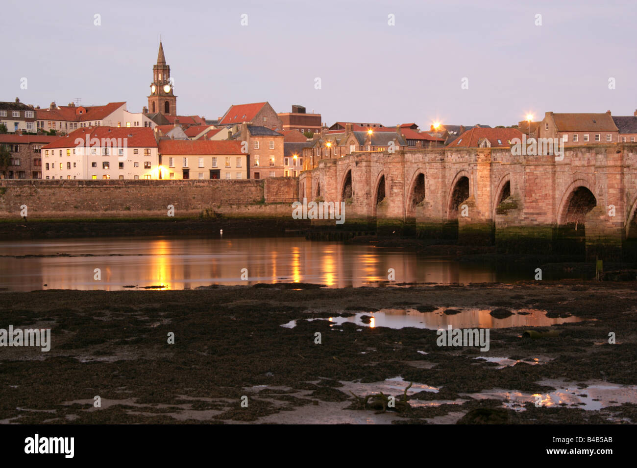 Town of Berwick-upon-Tweed, England. 17th century Old Bridge over the ...