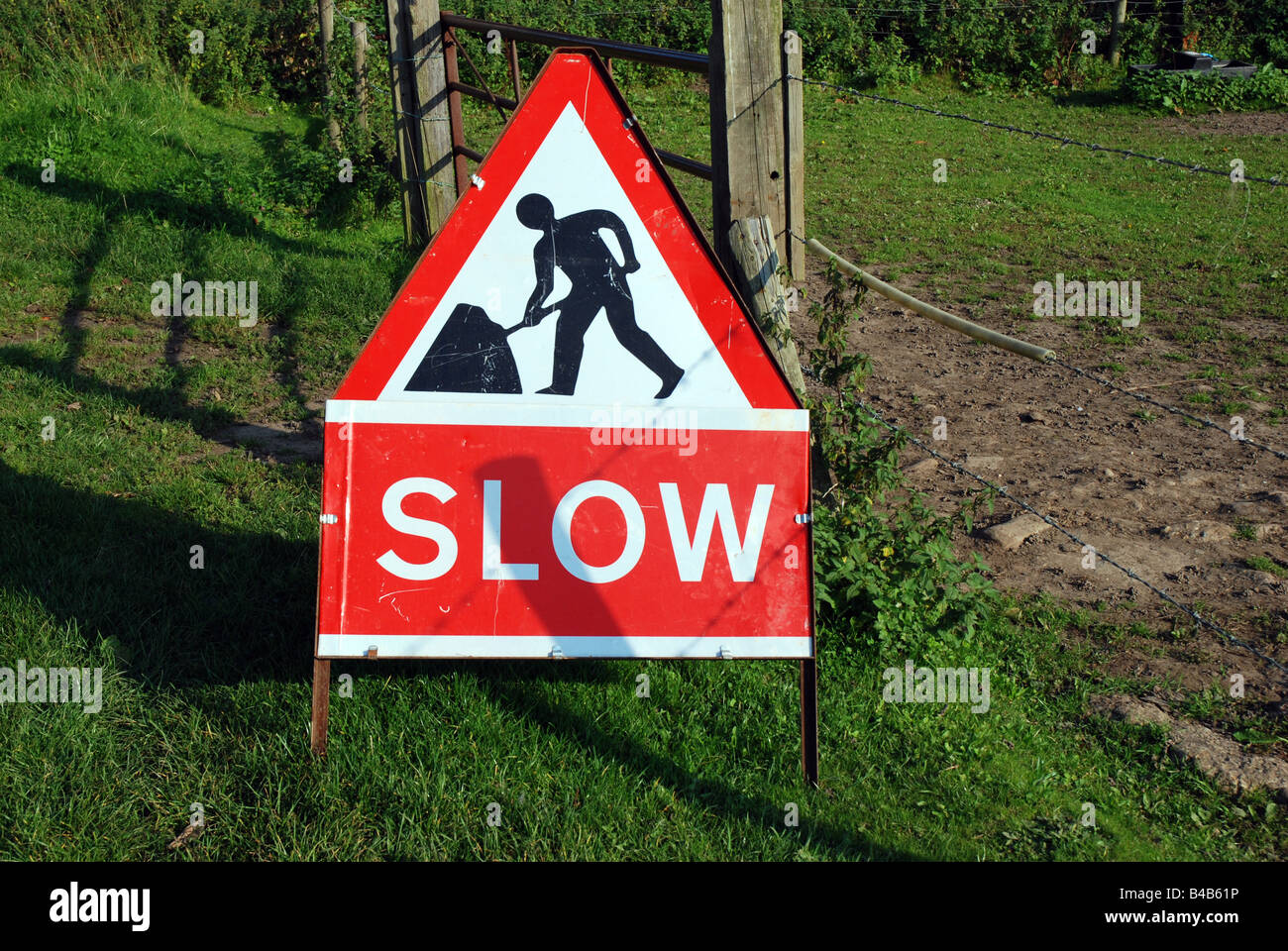 Men working road sign hi-res stock photography and images - Alamy