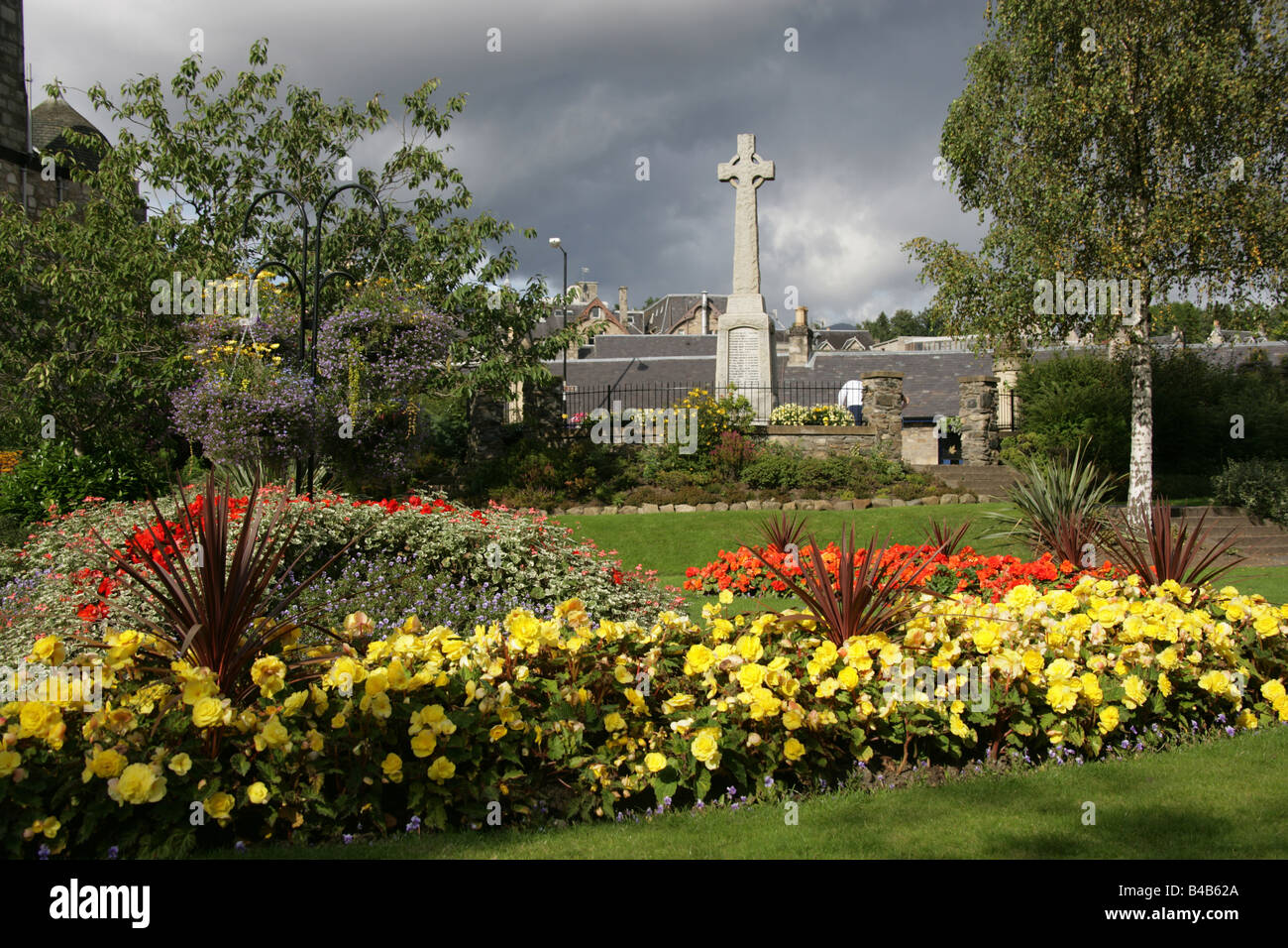 The town of Pitlochry, Scotland. The Pitlochry Memorial Garden in full ...
