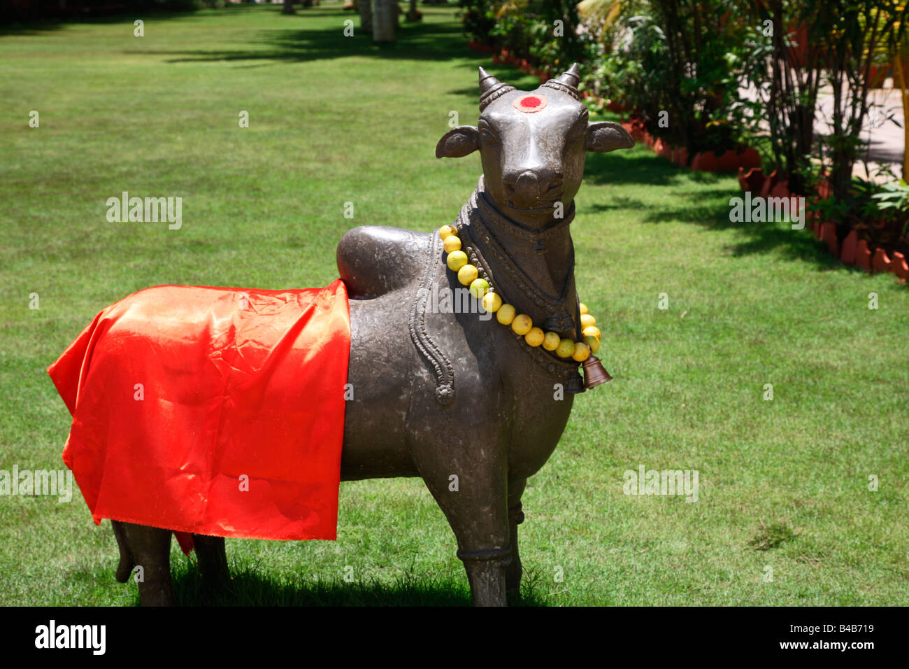 Statue of nandi hi-res stock photography and images - Alamy