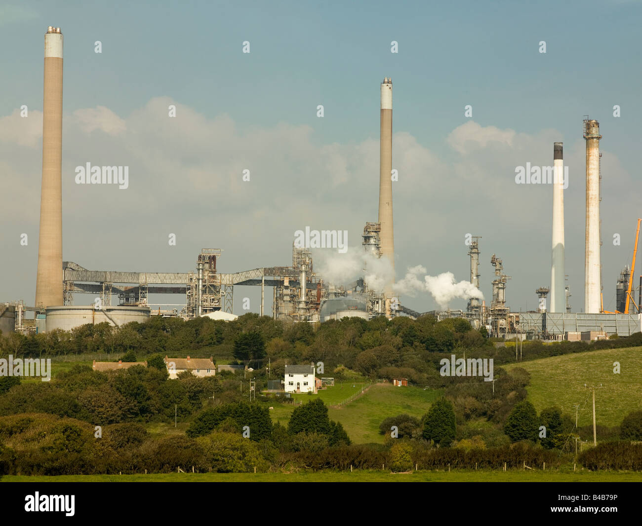 Small oil refinery hi-res stock photography and images - Alamy