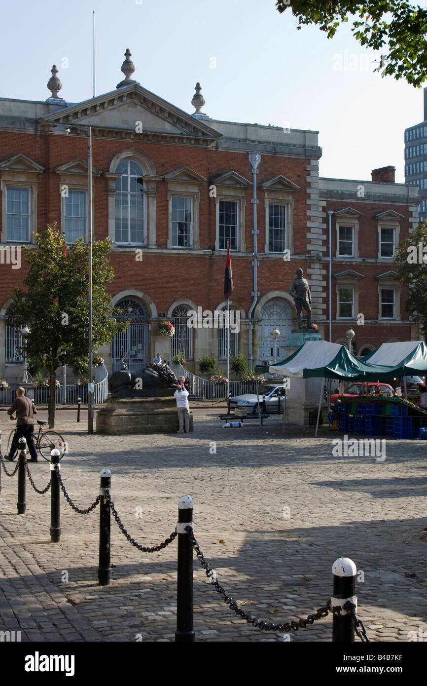 Aylesbury town centre high street hi-res stock photography and images ...
