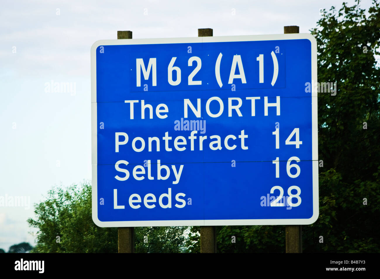 M62 motorway sign hi-res stock photography and images - Alamy
