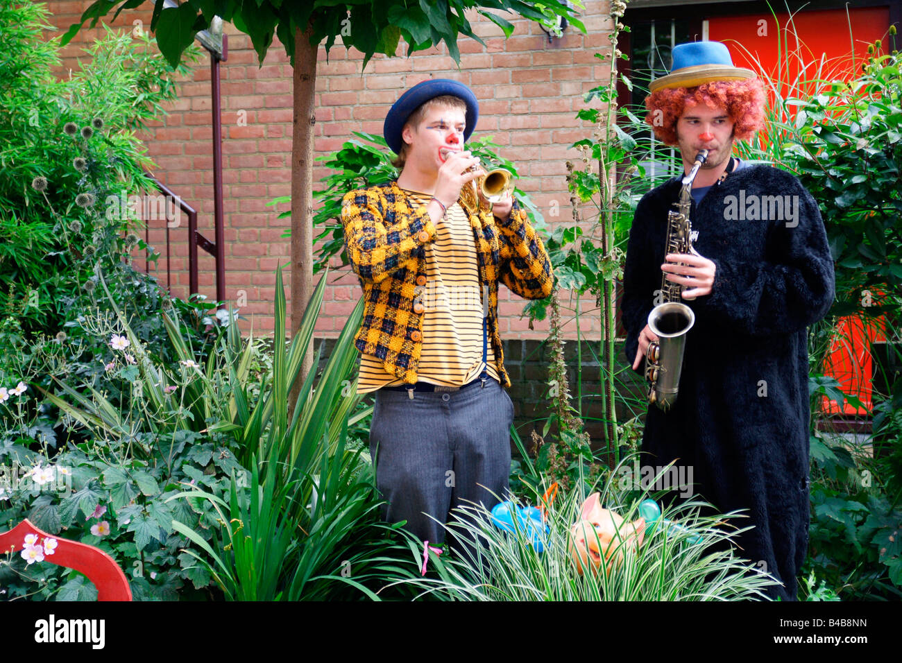 Circus dress hi-res stock photography and images - Alamy