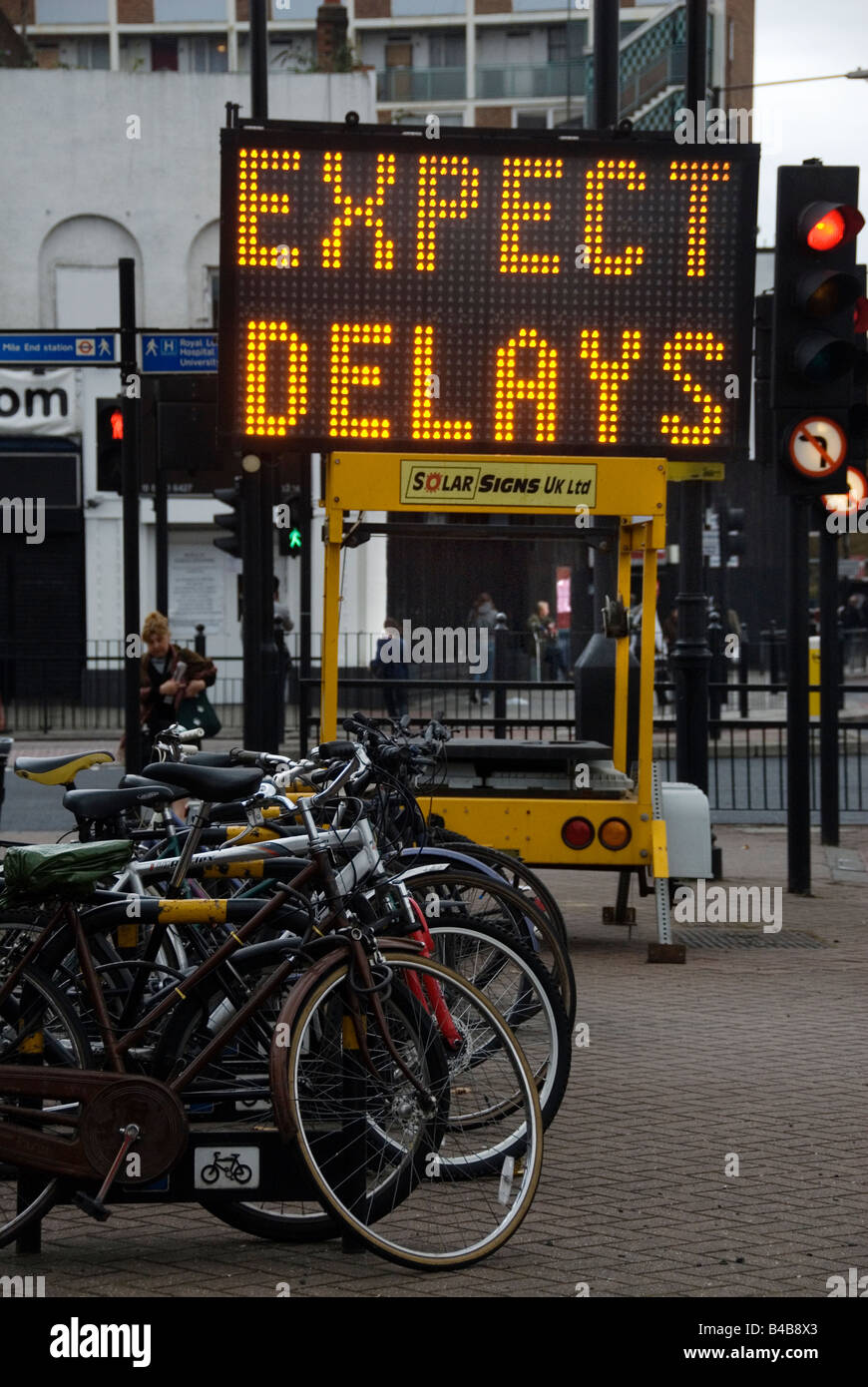 Traffic delays sign hi-res stock photography and images - Alamy