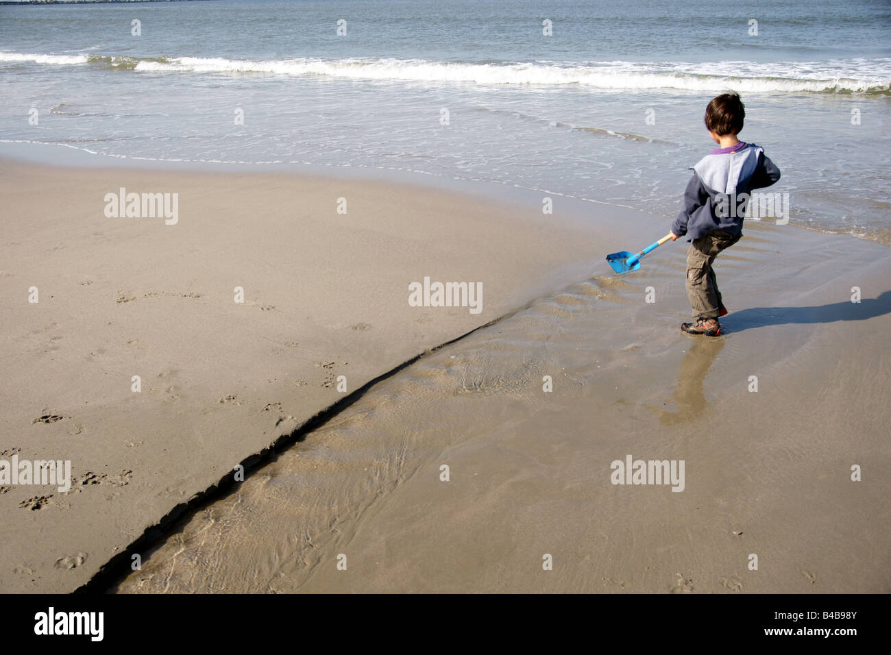 Shallow hole hi-res stock photography and images - Alamy