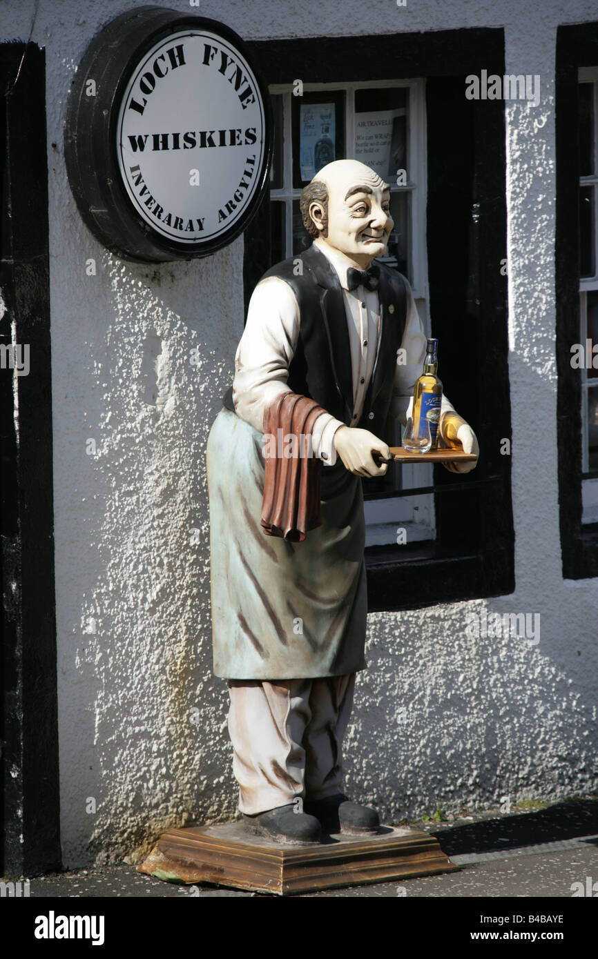 Town of Inveraray, Scotland. The Loch Fyne Whiskies shop on the Royal ...