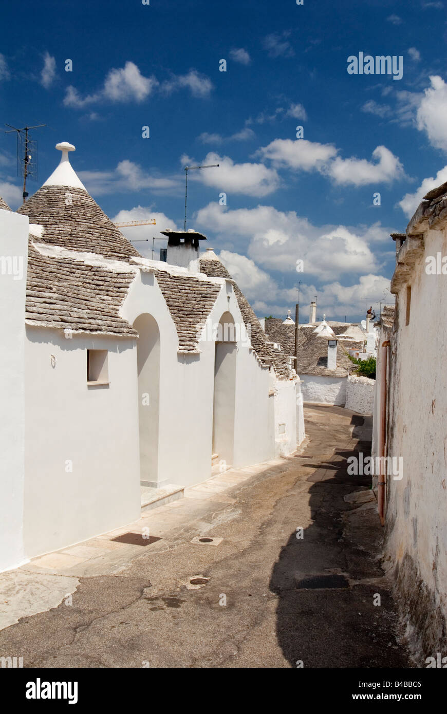 Trullo puglia wine hi-res stock photography and images - Alamy