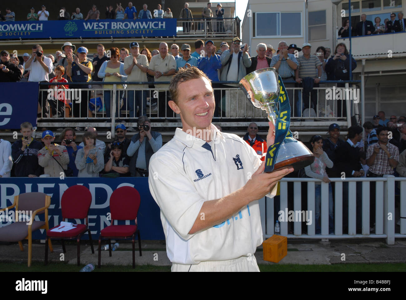 Warwickshire County Cricket Club Darren Maddy celebrates with trophy ...