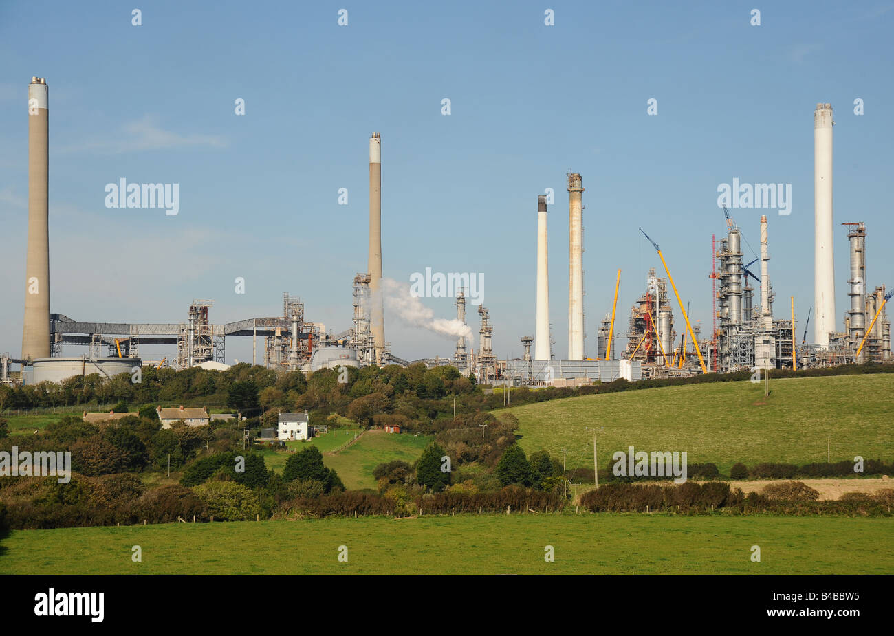 Small oil refinery hi-res stock photography and images - Alamy