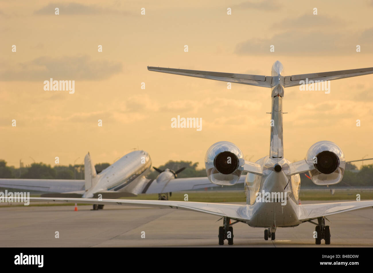 Prop jet hi-res stock photography and images - Alamy