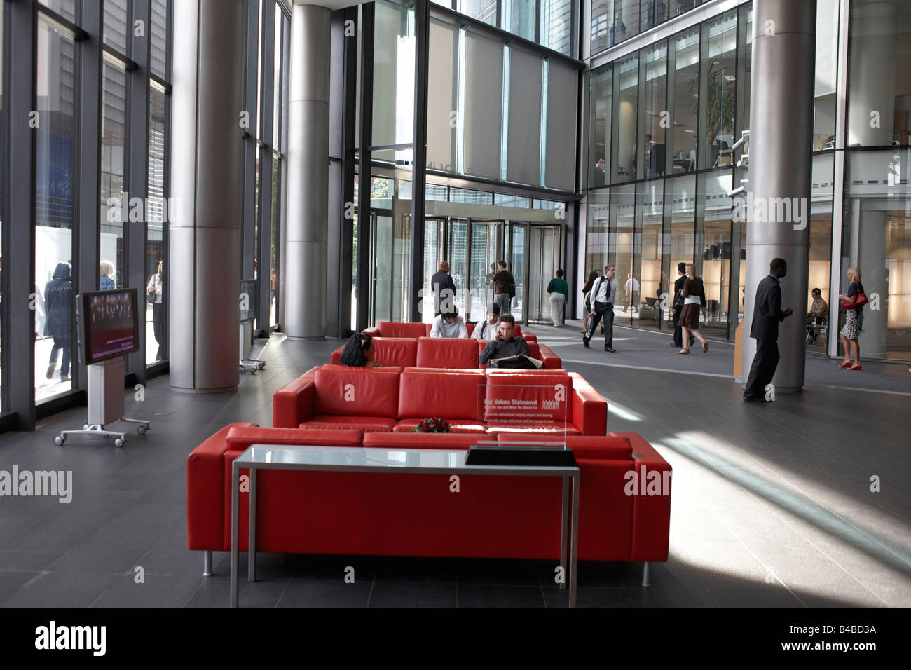 Modern office reception visitors hi-res stock photography and images ...