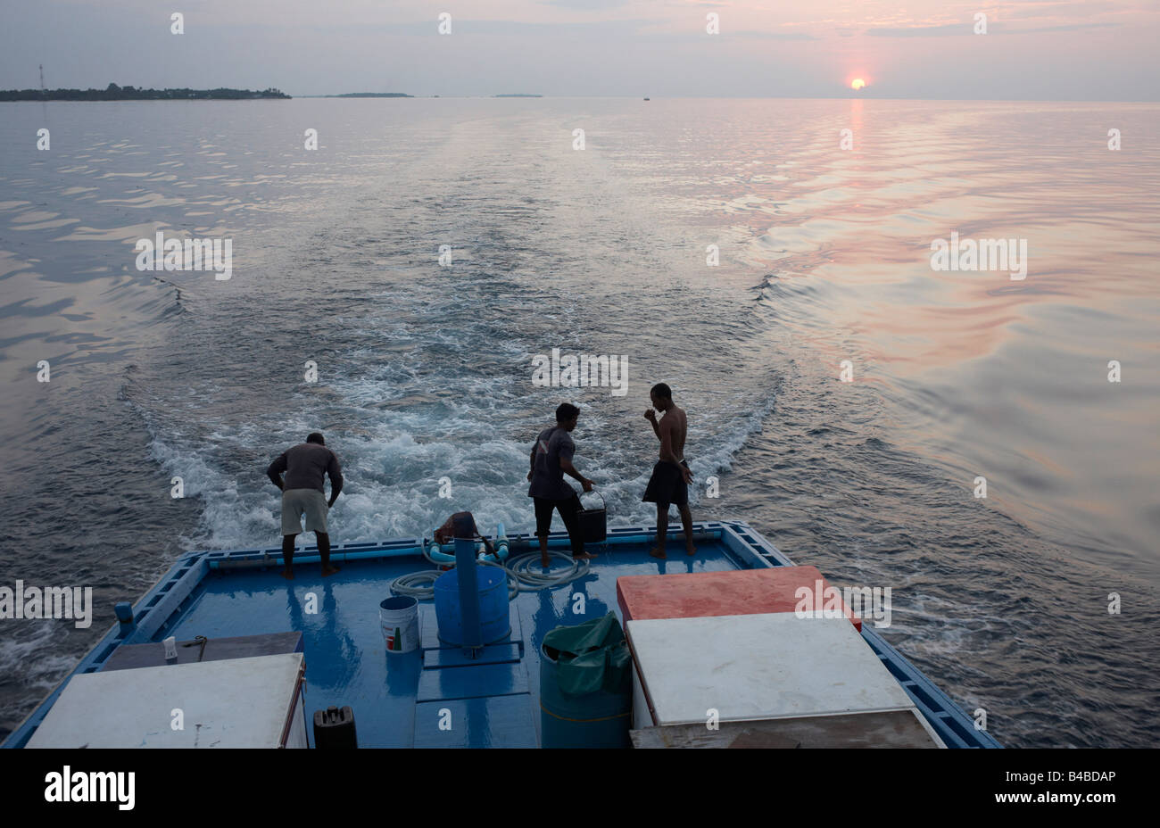 Dhoni traditional maldivian fishing boat hi-res stock photography and ...