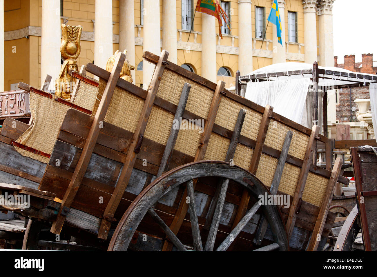 Old Wooden Wagon (Carriage Stock Photo - Alamy