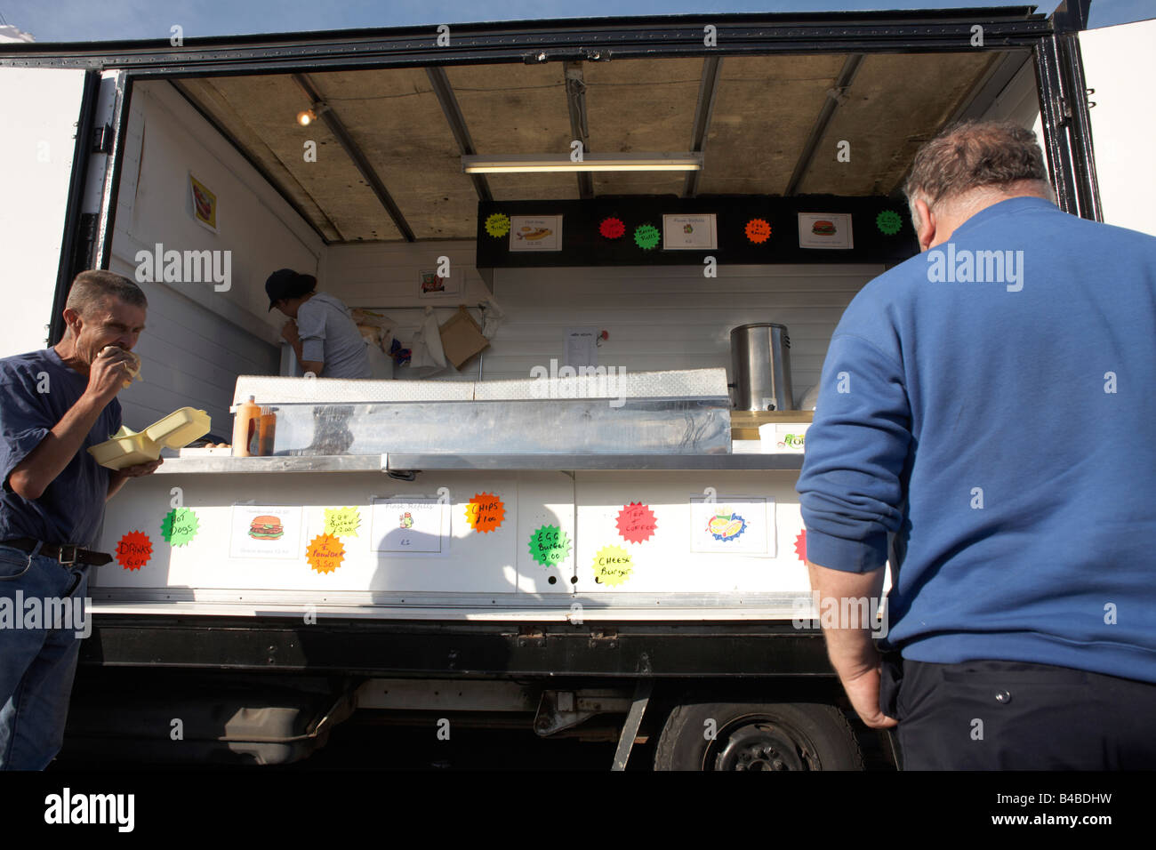 HGV drivers grab early evening fast food dinner from a mobile burger ...