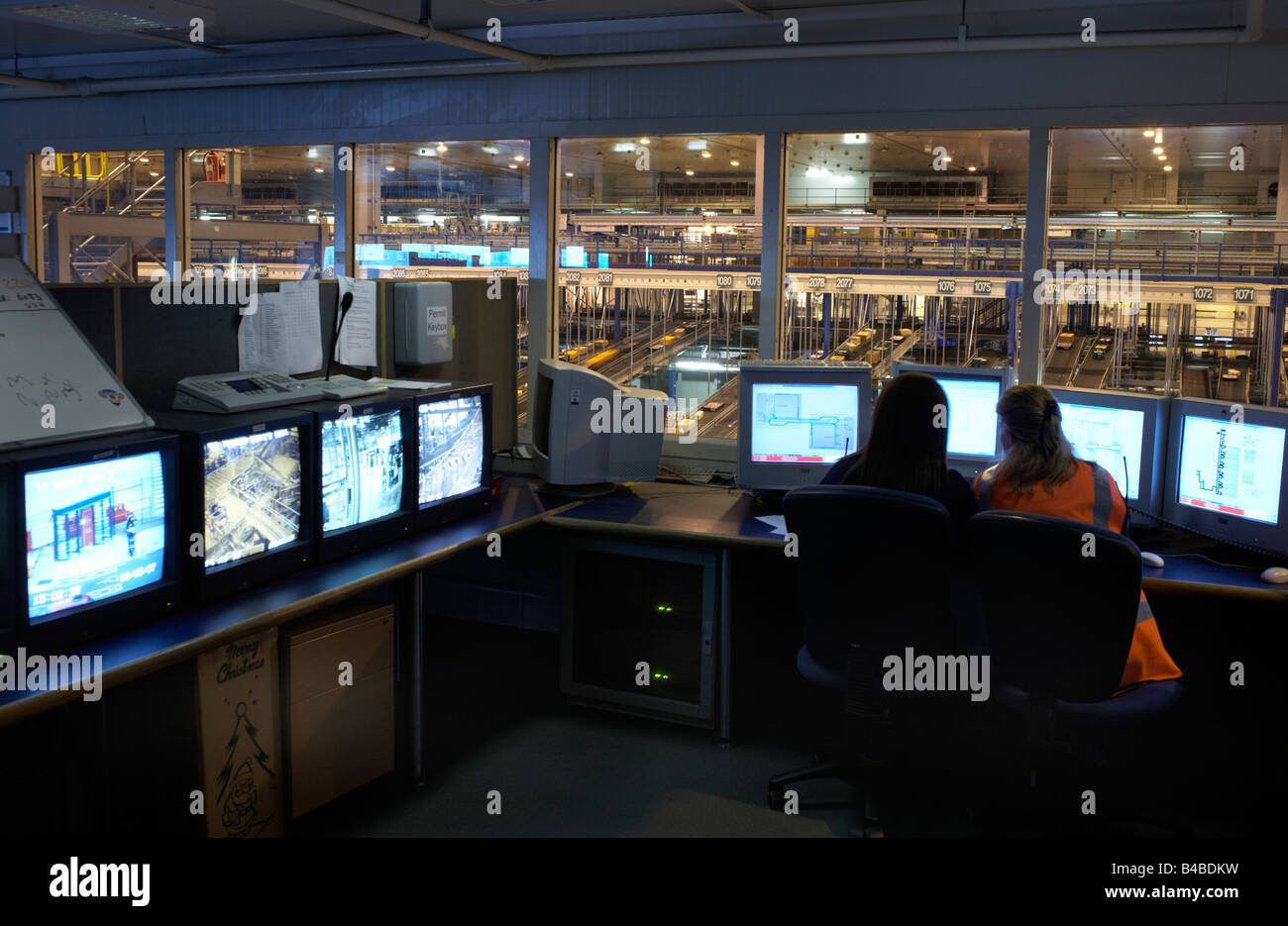 Real time monitoring technology hi-res stock photography and images - Alamy