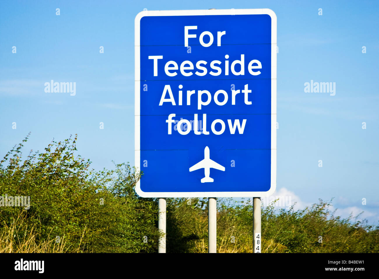 Uk airport sign hi-res stock photography and images - Alamy