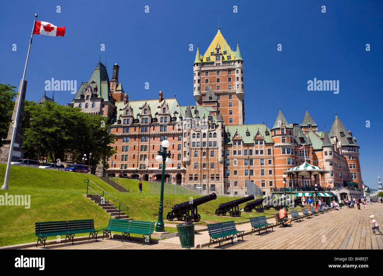 Canons in front of Le Chateau Frontenac castle and hotel in Old Quebec ...
