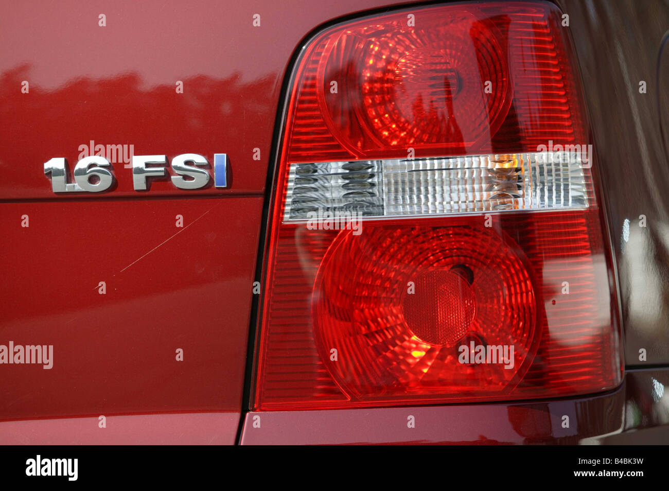 Car, VW Volkswagen Touran, Van, model year 2003-, red, Detailed view ...