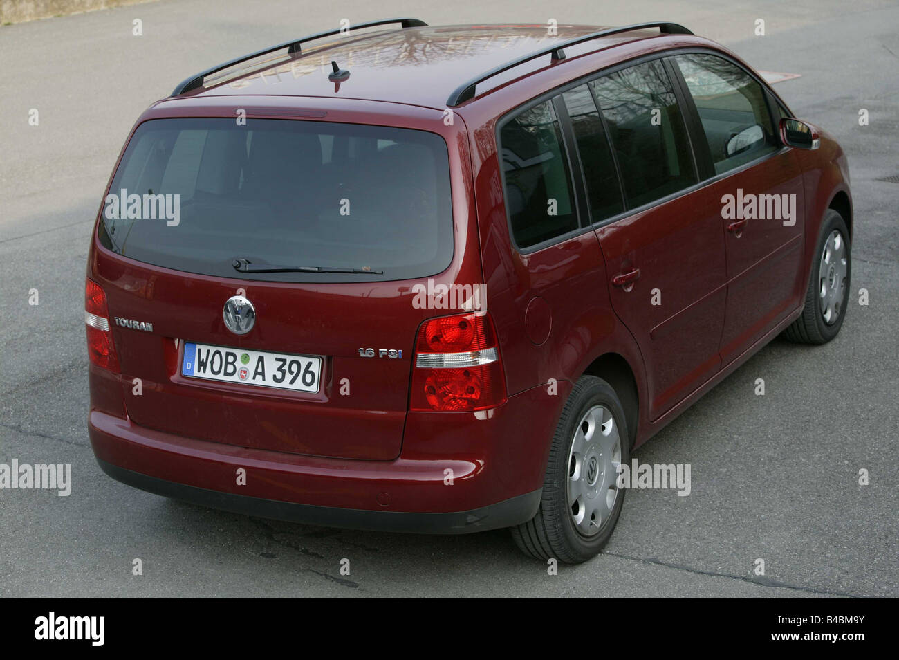 Car, VW Volkswagen Touran, Van, model year 2003-, red, standing ...