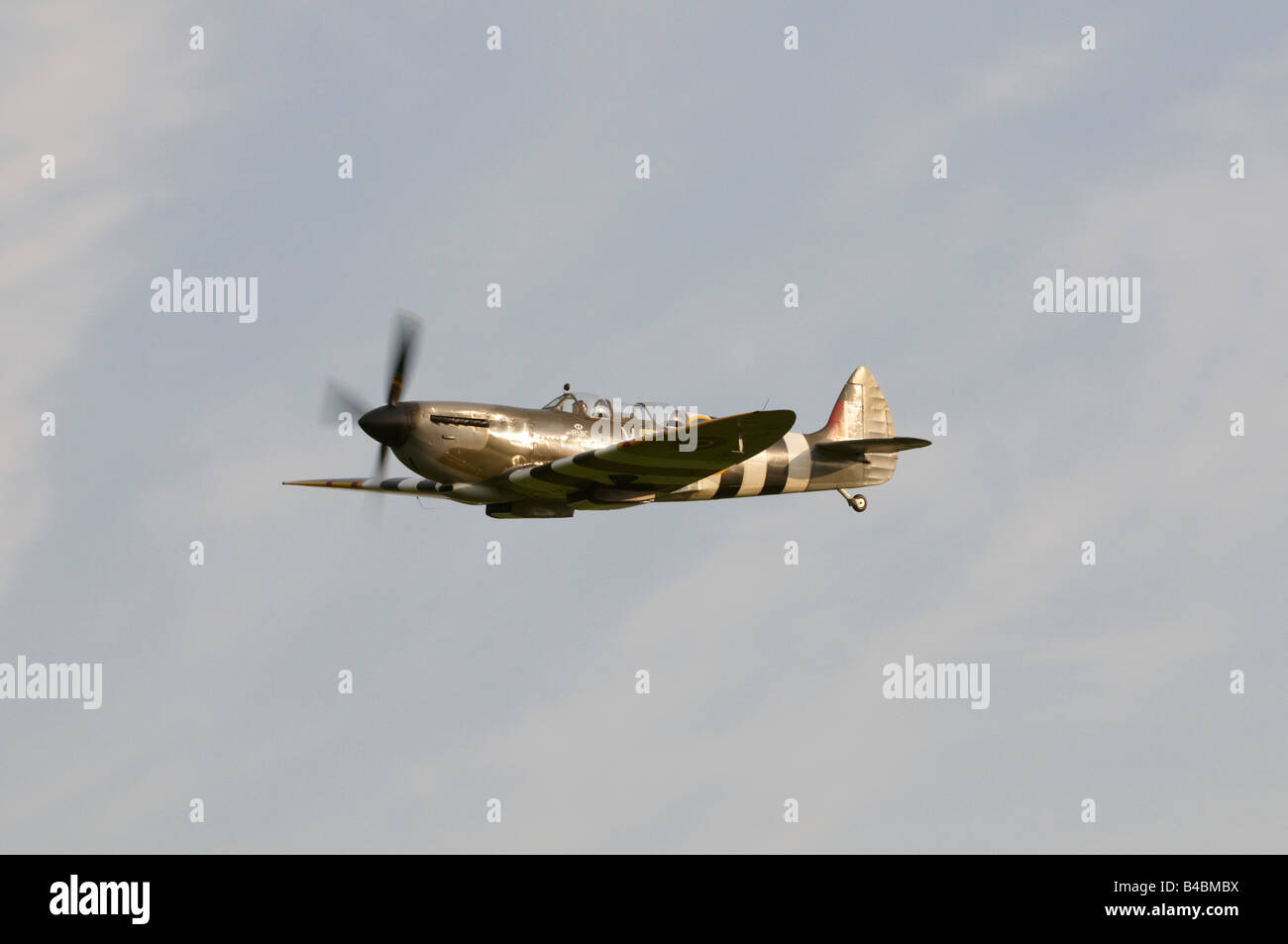 D day spitfire hi-res stock photography and images - Alamy