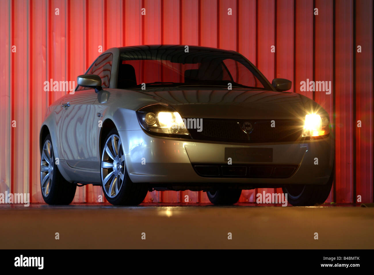 Fronta view hi-res stock photography and images - Alamy