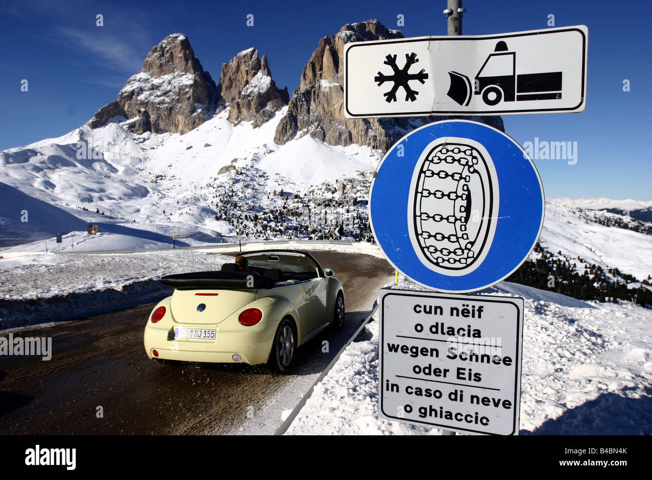 Volkswagen beetle open top car hi-res stock photography and images - Alamy