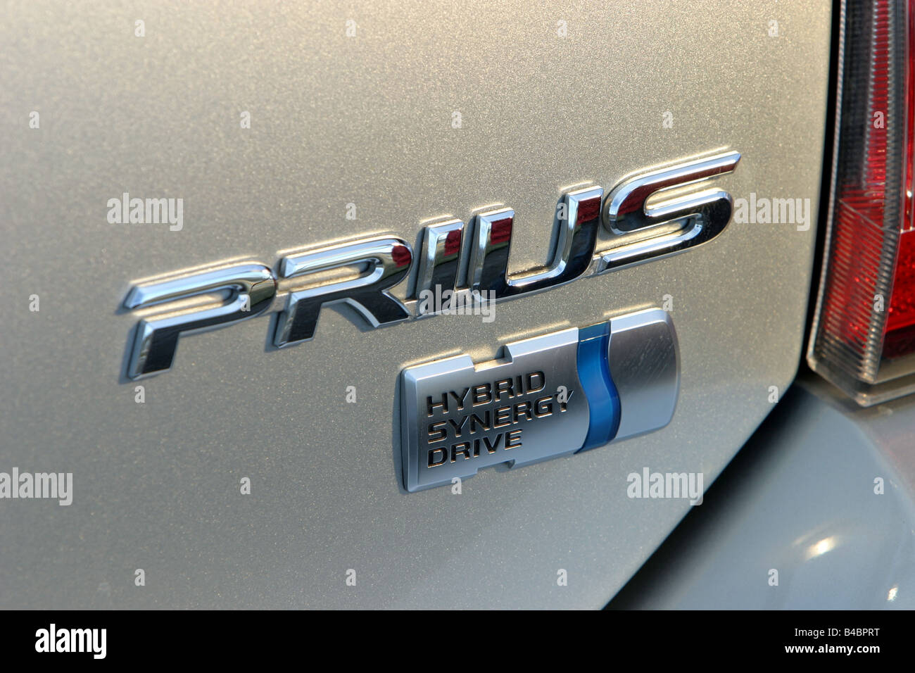 Car, Toyota Prius, Limousine, Lower middle-sized class, model year 2000 ...