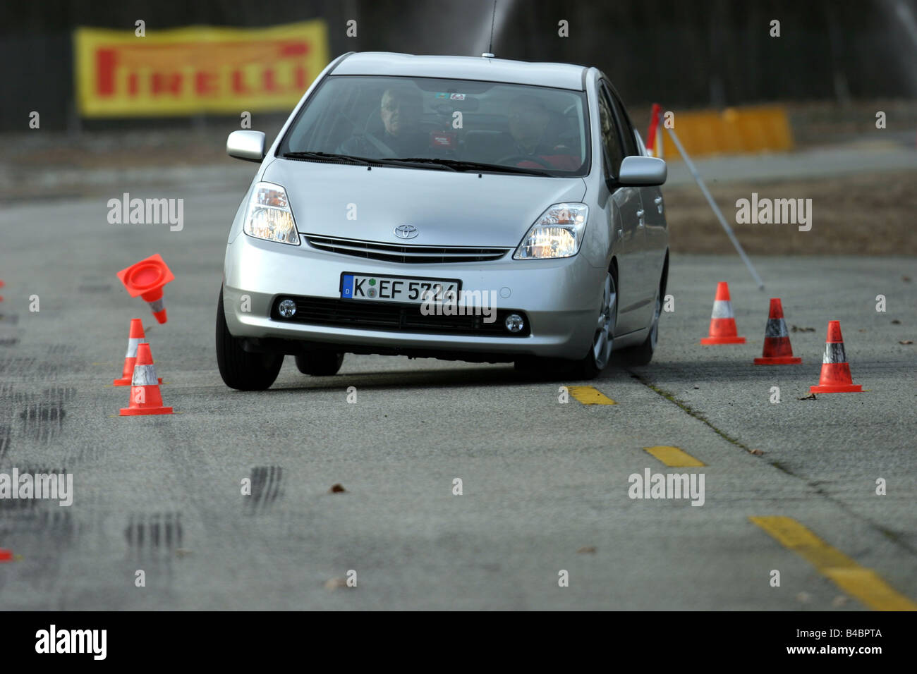 Toyota prius hybrid 2000 hi-res stock photography and images - Alamy