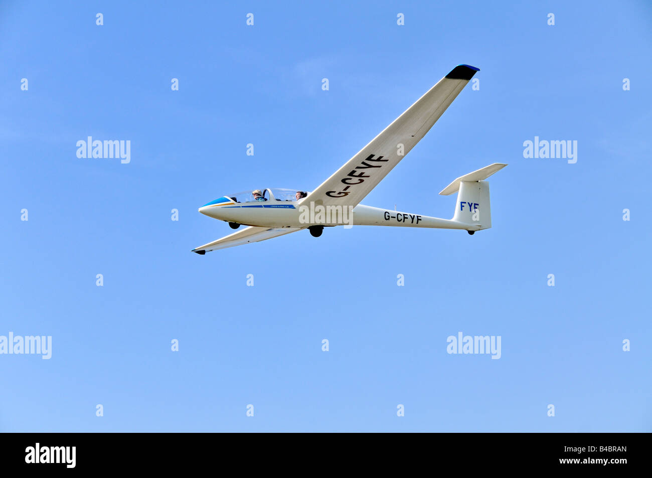 Glider flying hi-res stock photography and images - Alamy