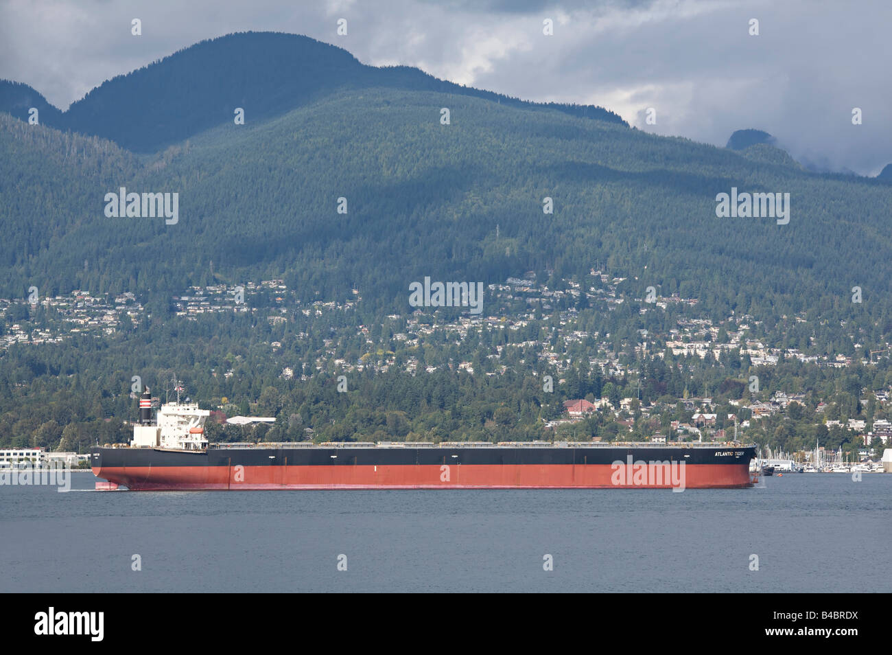 Empty cargo ship hi-res stock photography and images - Alamy