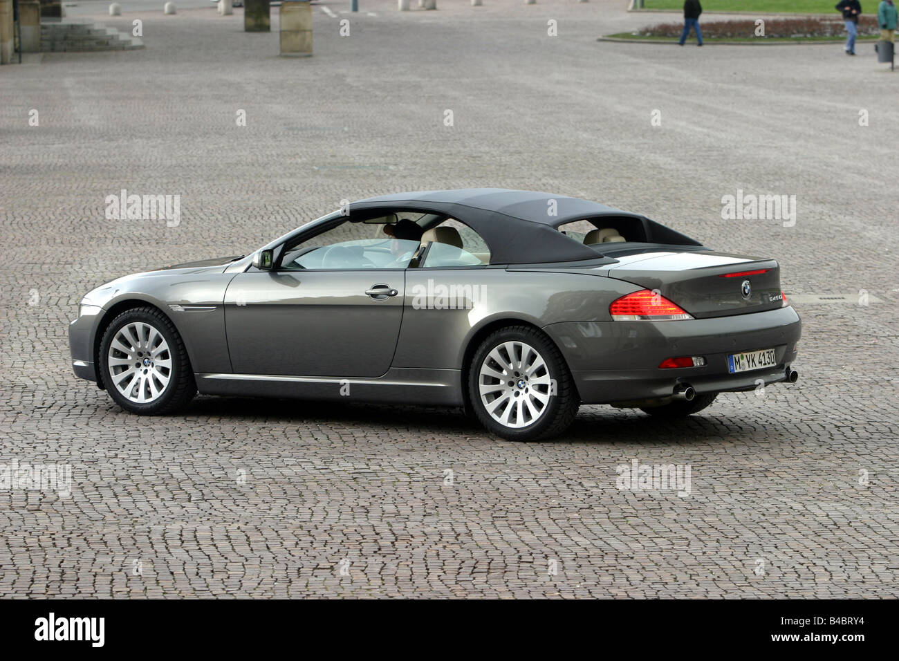 Car, BMW 645 CI Convertible, model year 2004-, gray/anthracite, closed ...