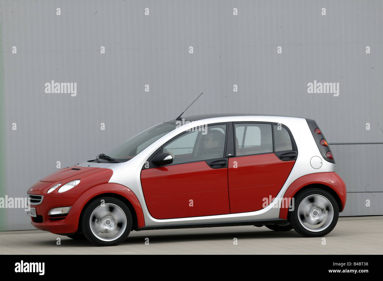 Car, Smart Forfour 1.5 Pulse, Miniapprox.s, model year 2004-, Limousine ...