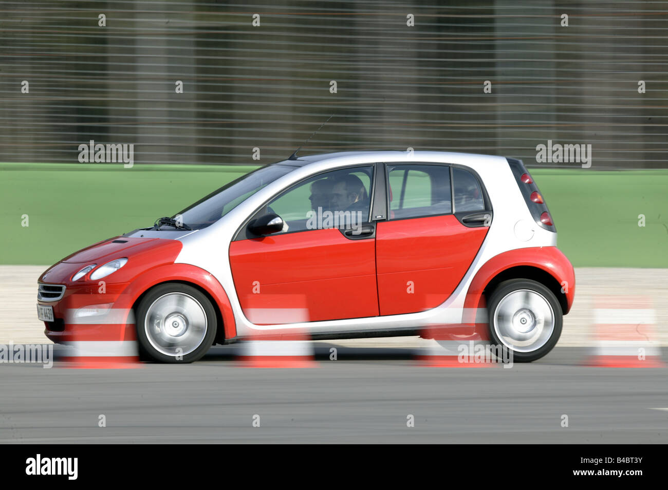 Car, Smart Forfour 1.5 Pulse, Miniapprox.s, model year 2004-, Limousine ...