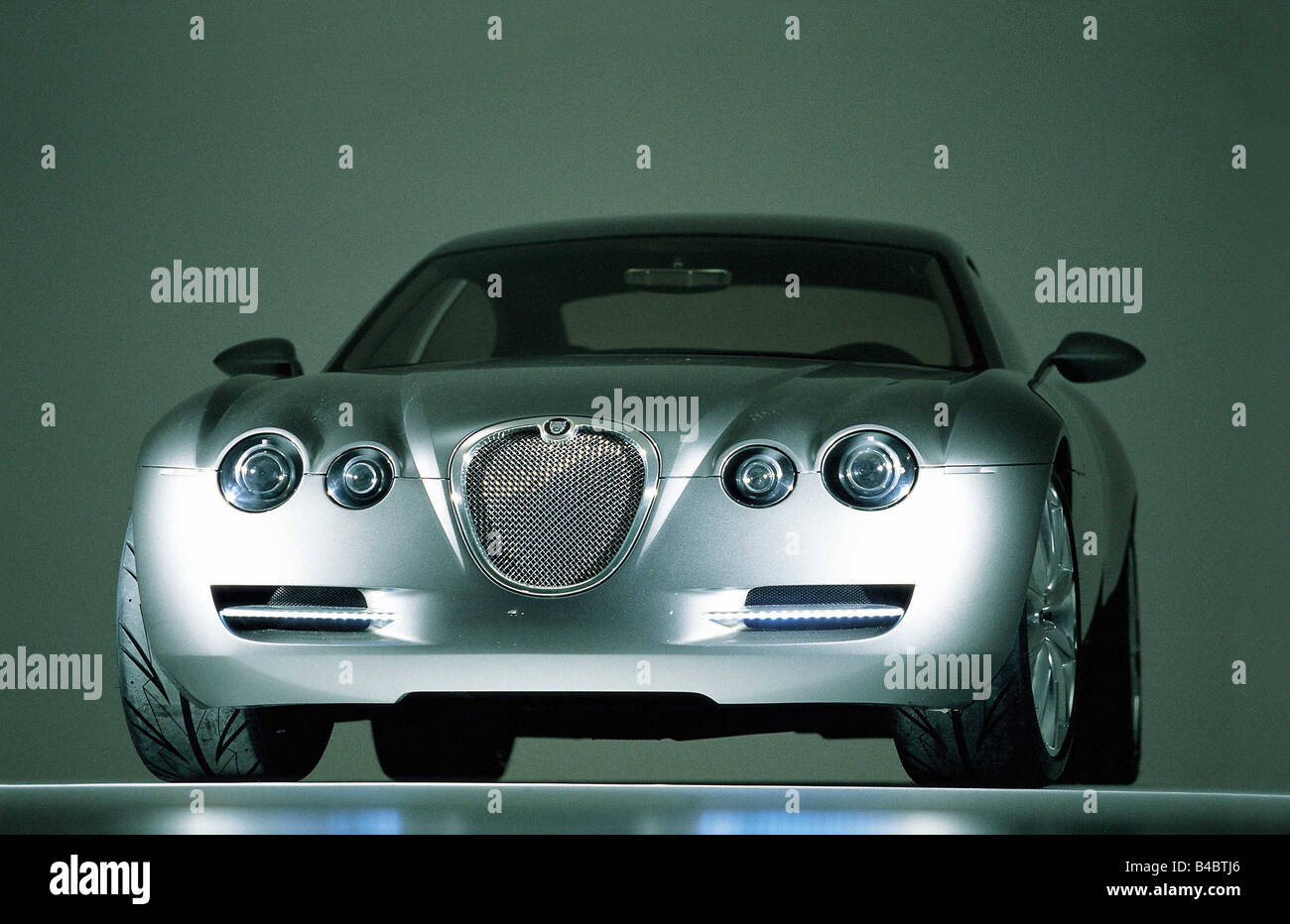 Jaguar car silver hi-res stock photography and images - Alamy