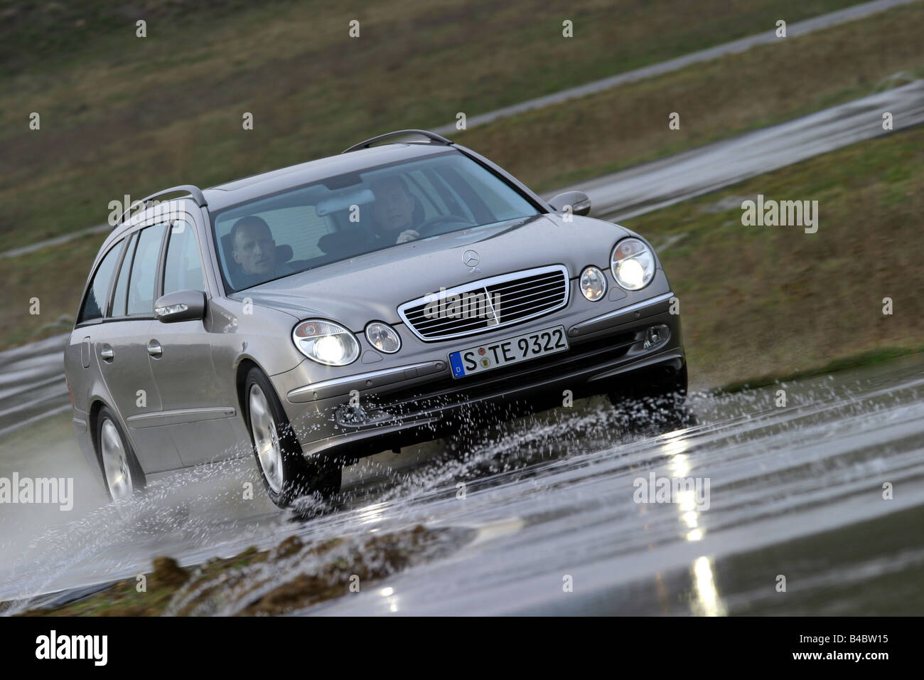 Car, Mercedes E class E 320 CDI T, silver, hatchback, upper middle ...