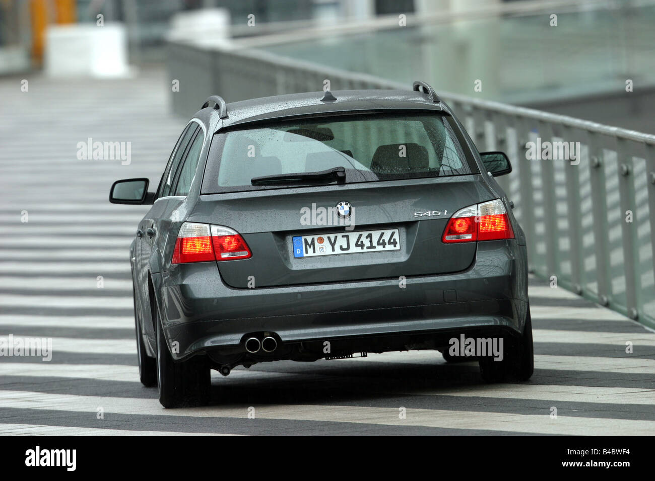 Car, BMW 545i Touring, hatchback, model year 2004-, anthracite, upper ...