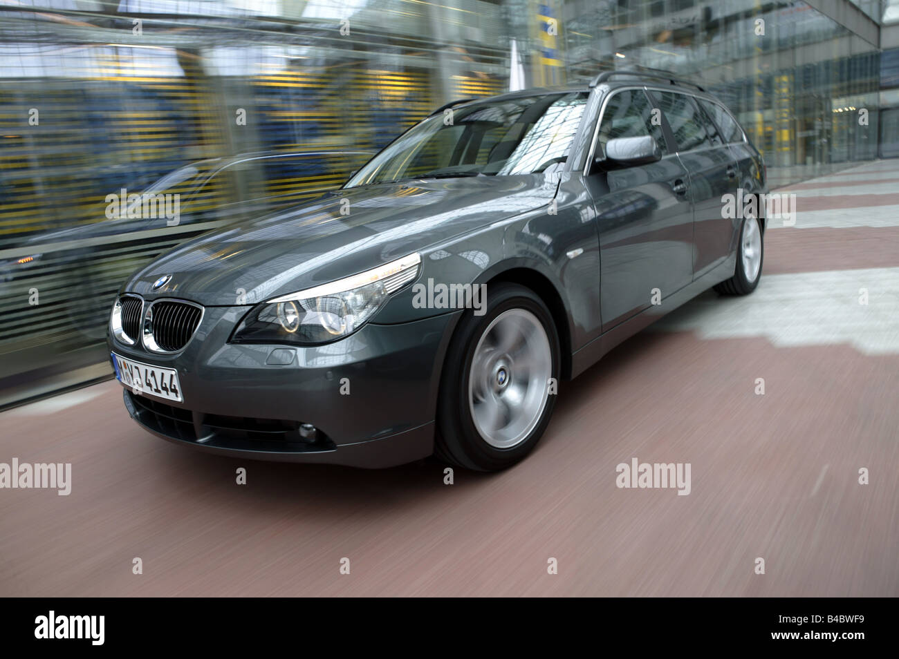 545i hi-res stock photography and images - Alamy