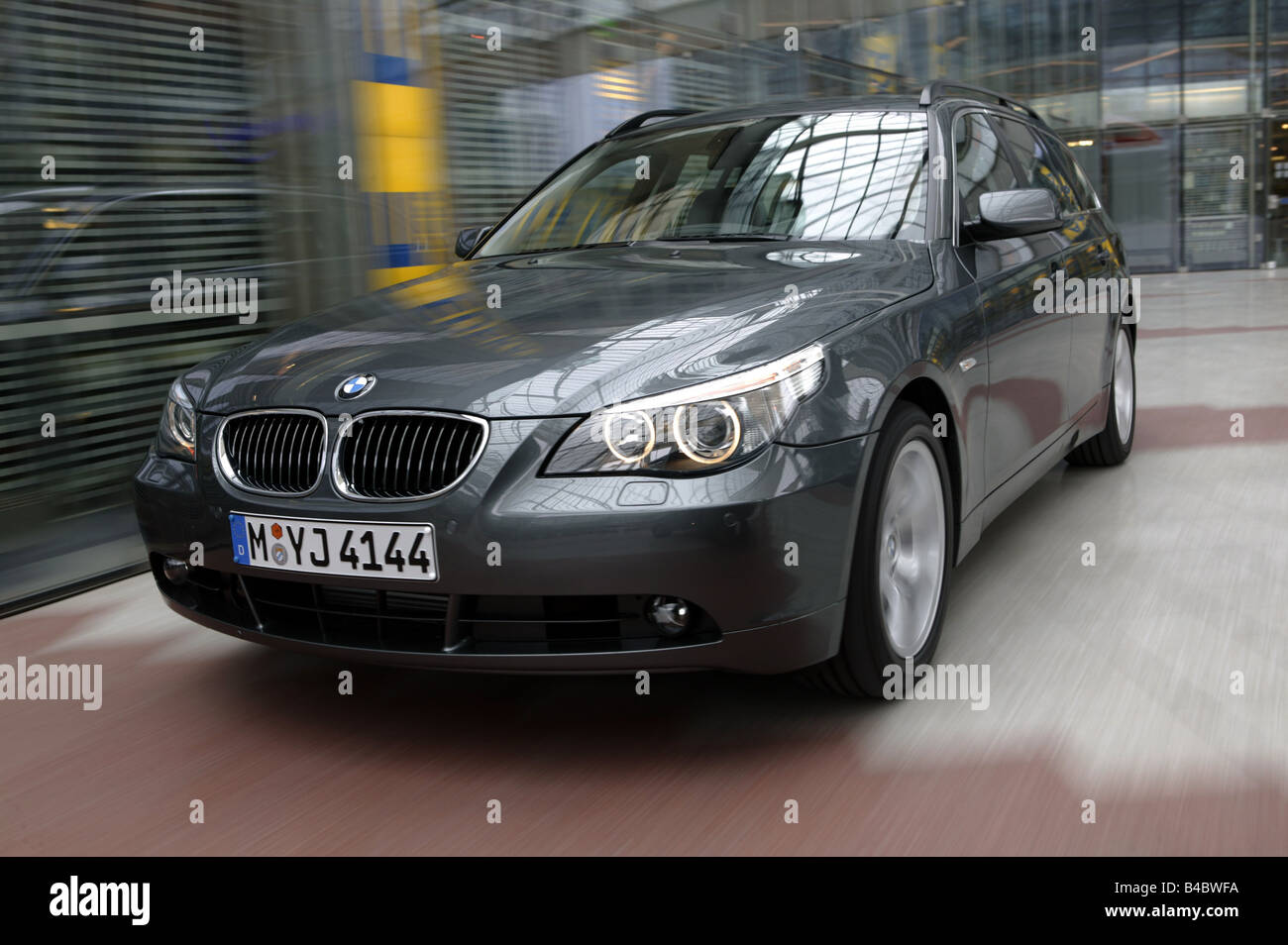 Car, BMW 545i Touring, hatchback, model year 2004-, anthracite, upper ...